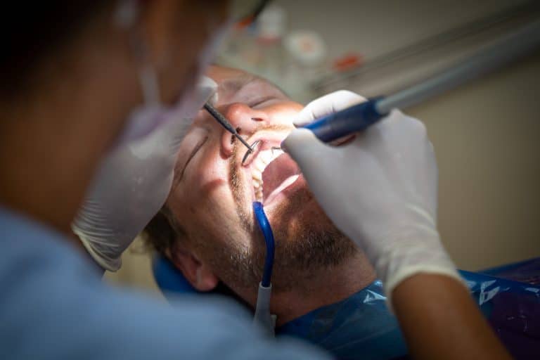 Fogínygyulladás (gingivitis): hogyan lehet felismerni és kezelni ...